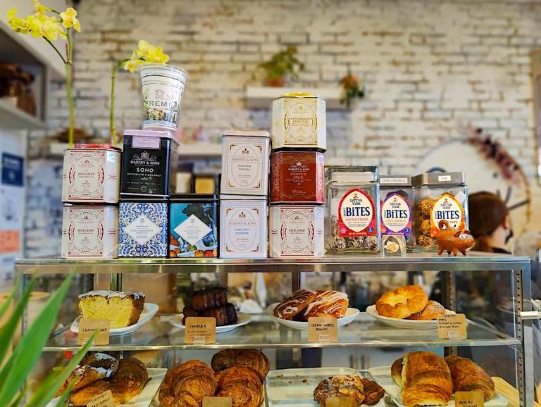 21 Amazing Cute Cafes in NYC that You Do NOT want to Miss.