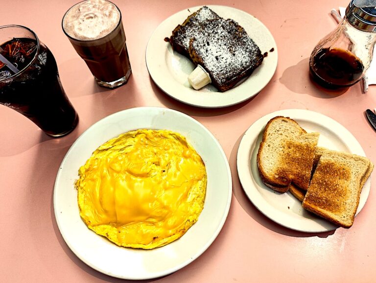 Best Breakfast in NYC: 21 Amaazing Spots for 2025